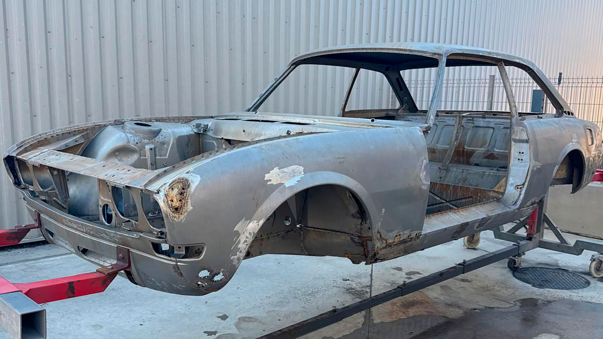 Restomod Projet-A 504 : mise à nu de la voiture